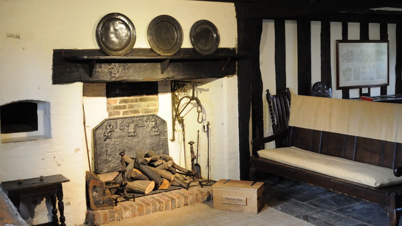 Selly Manor | The Parlour